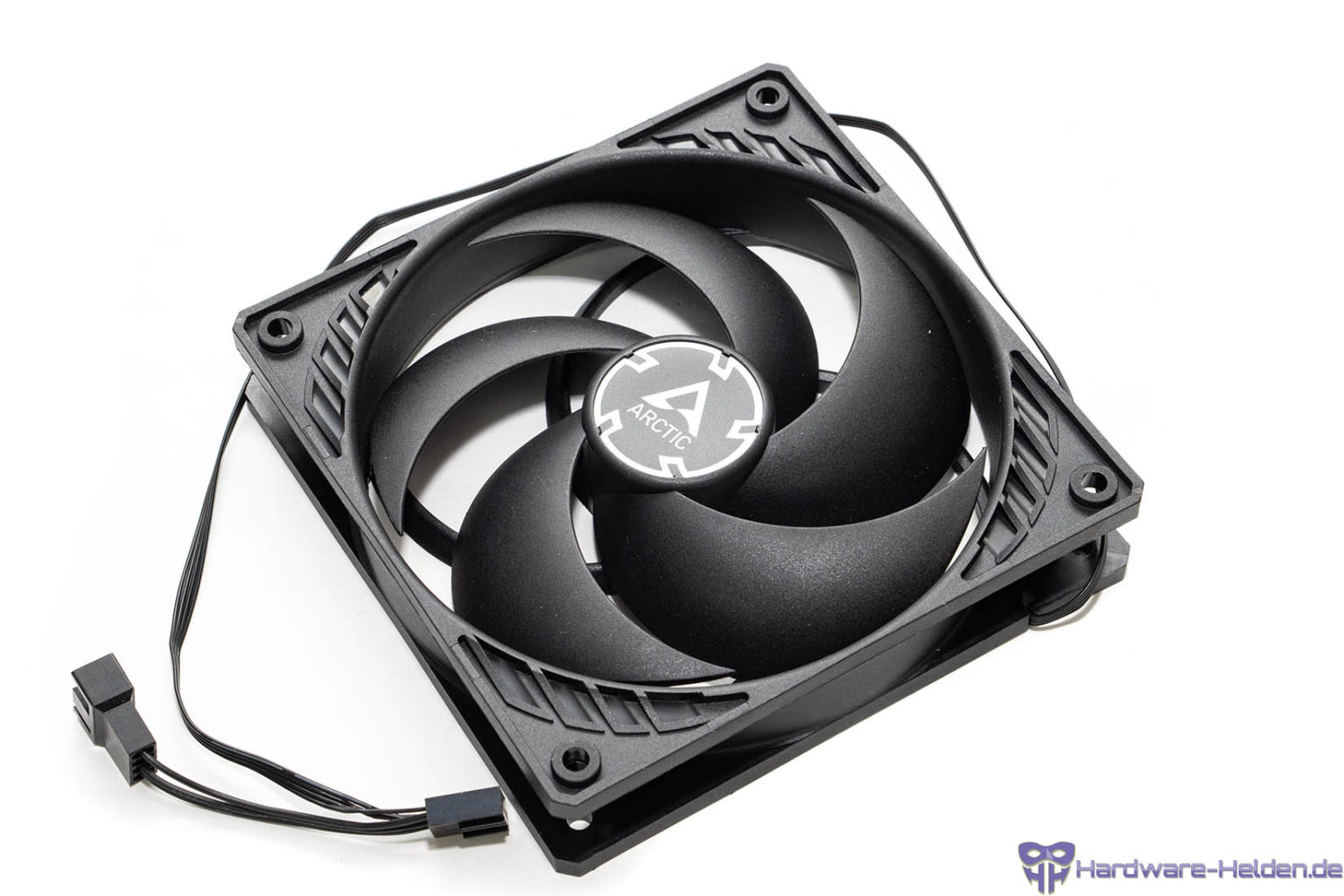 Radiator Lüfter im Test: Noctua A12x25 und Arctic P12 PWM gegen den ...